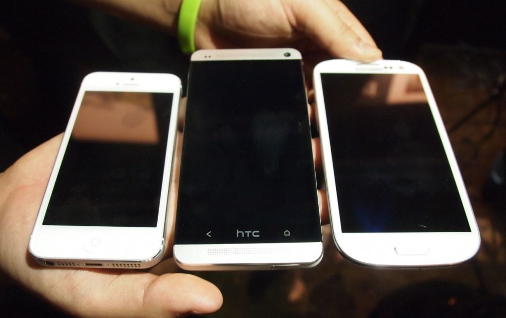 HTC One VS Samsung Galaxy S3 VS iPhone 5 - Phones Comparison